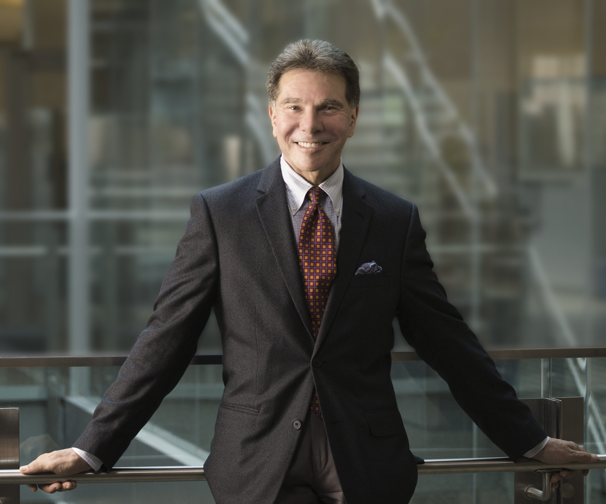 Downloadable Photos of Dr. Robert Cialdini